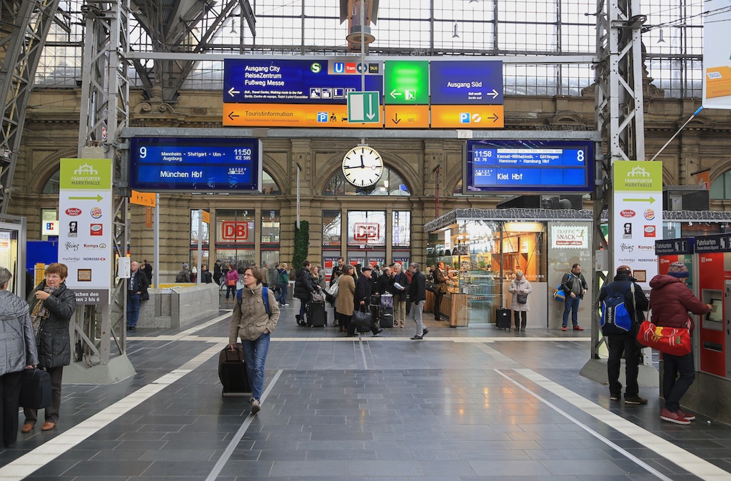 How to read signage at German train stations | Fotoeins Fotografie