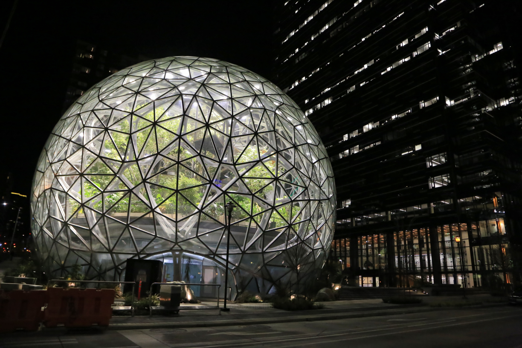 My Seattle: curious glowing Amazon Spheres | Fotoeins Fotografie
