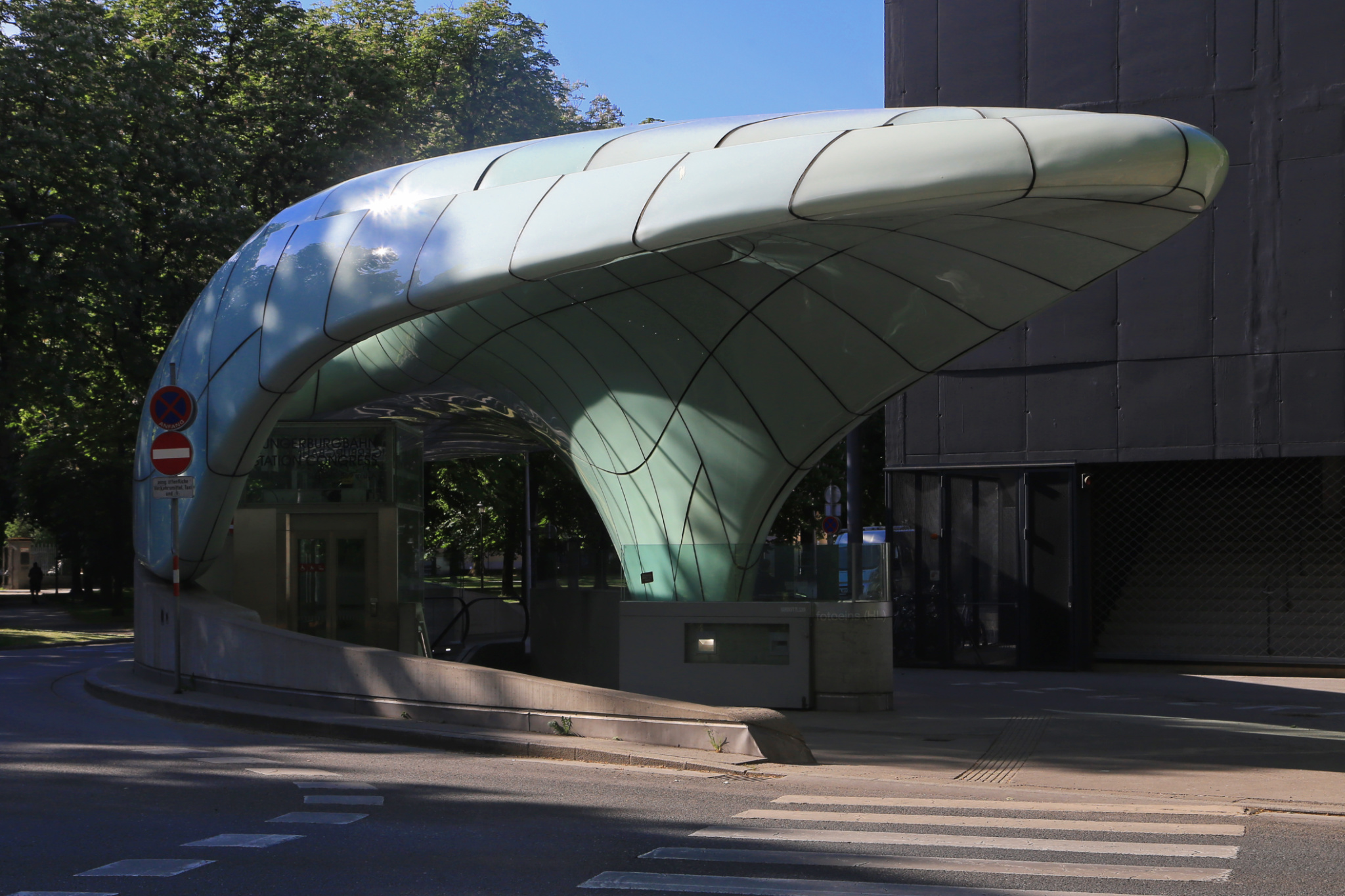 Innsbruck’s Hungerburgbahn, by Zaha Hadid | Fotoeins Fotografie