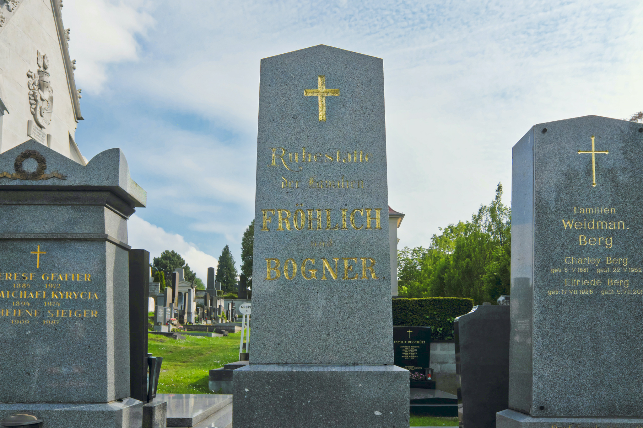 Vienna Hietzing Cemetery: F.Grillparzer, G.Klimt, K.Moser, O.Wagner ...