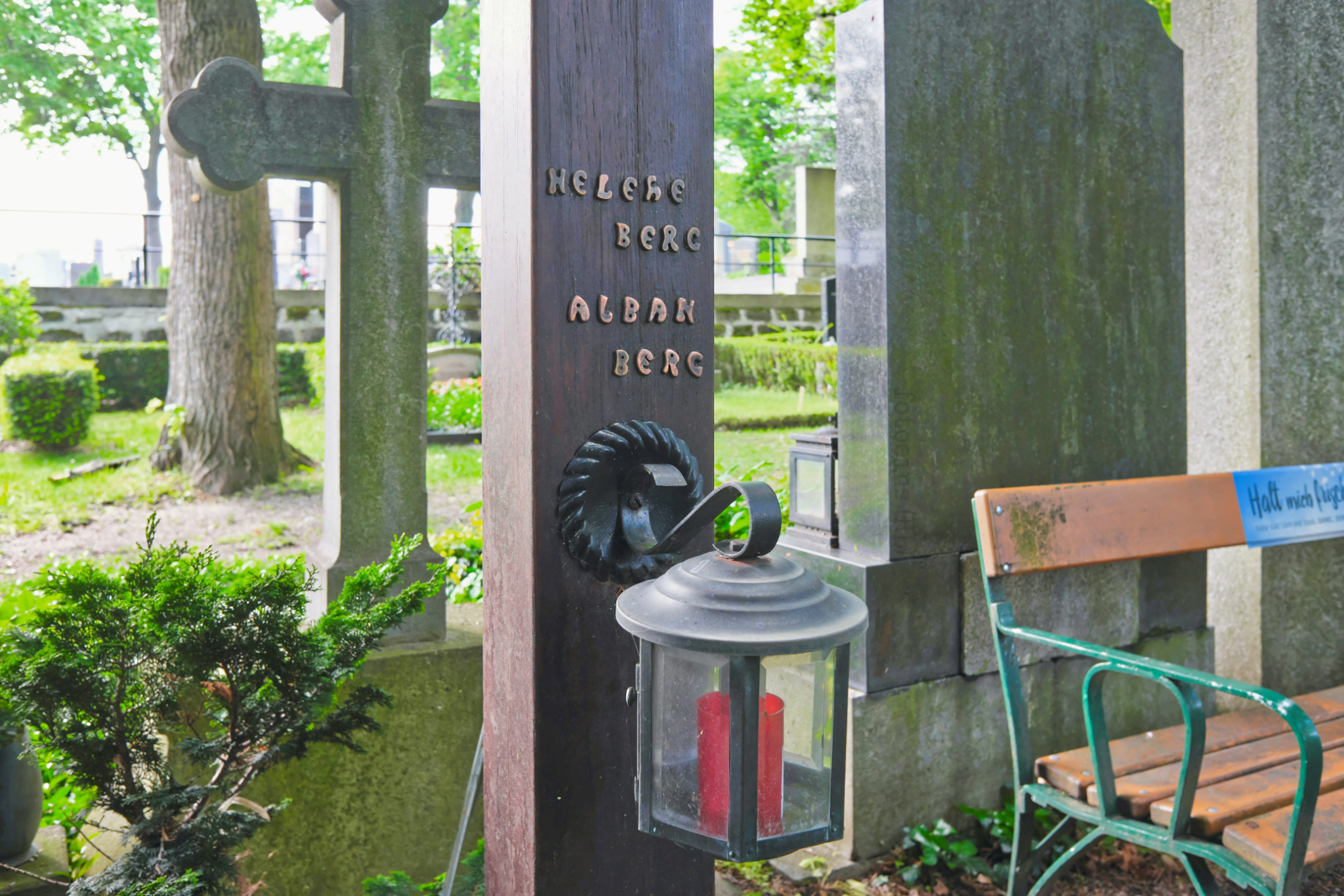 Vienna Hietzing Cemetery: F.Grillparzer, G.Klimt, K.Moser, O.Wagner ...