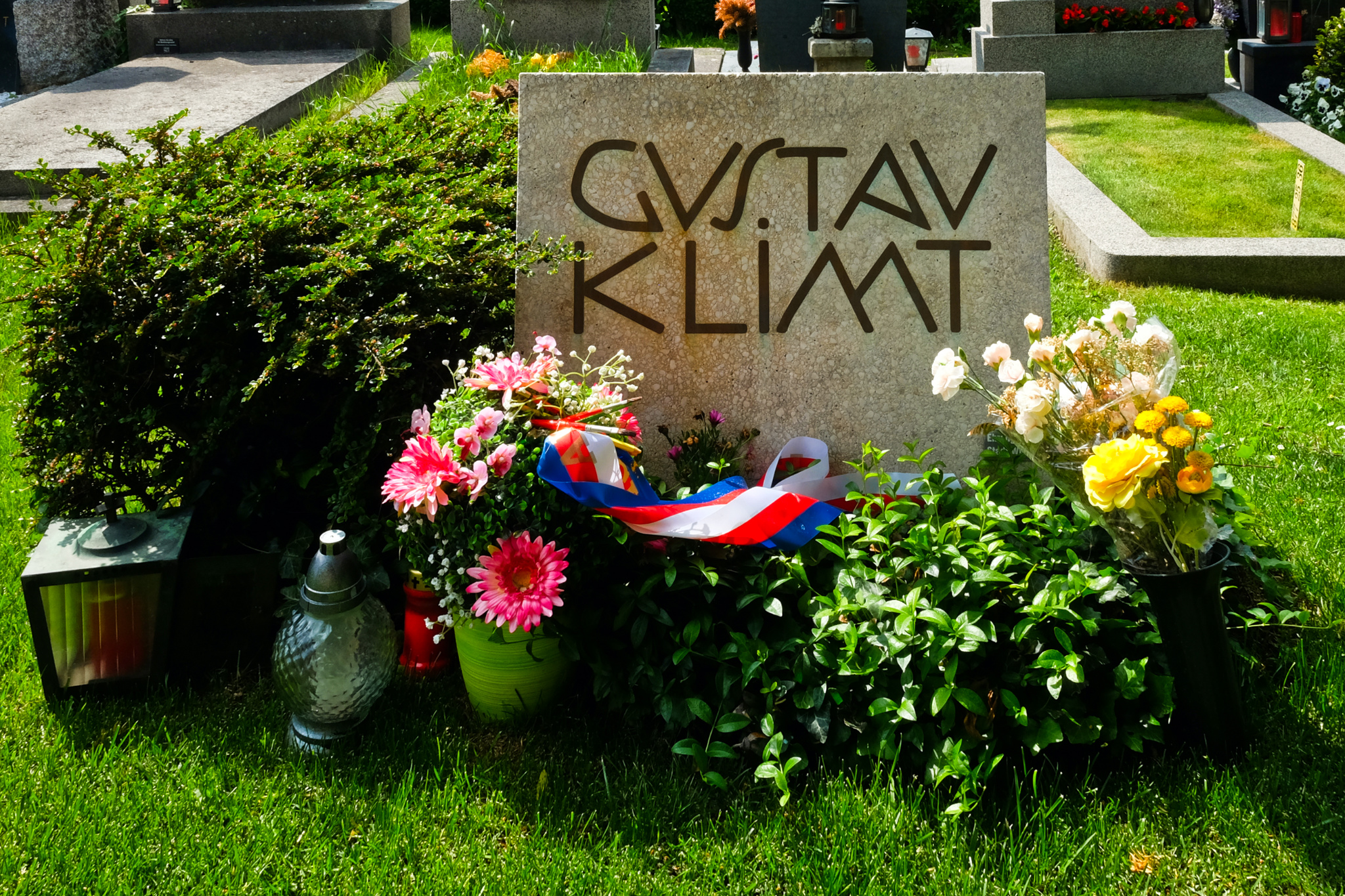 Vienna Hietzing Cemetery: F.Grillparzer, G.Klimt, K.Moser, O.Wagner ...