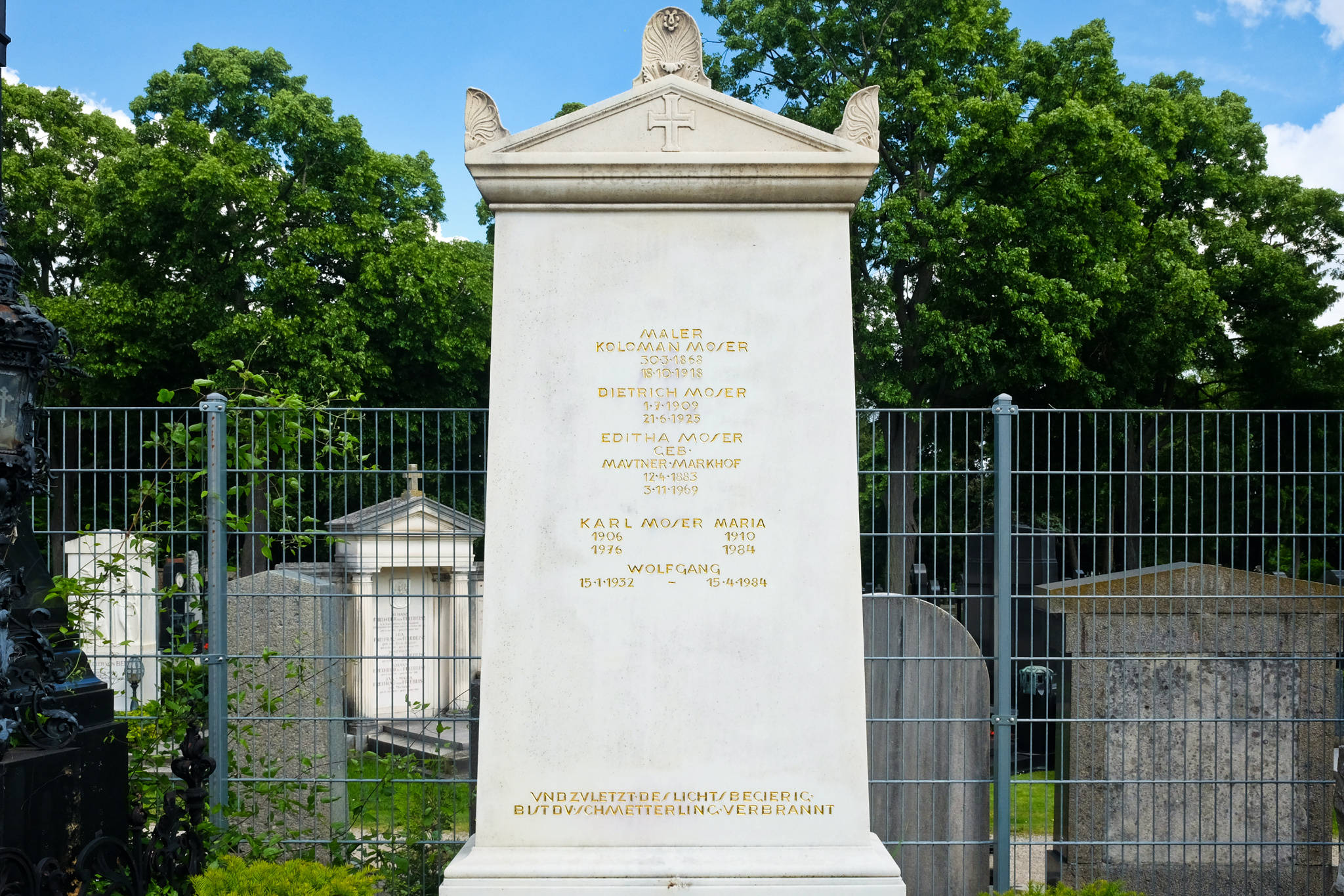 Vienna Hietzing Cemetery: F.Grillparzer, G.Klimt, K.Moser, O.Wagner ...