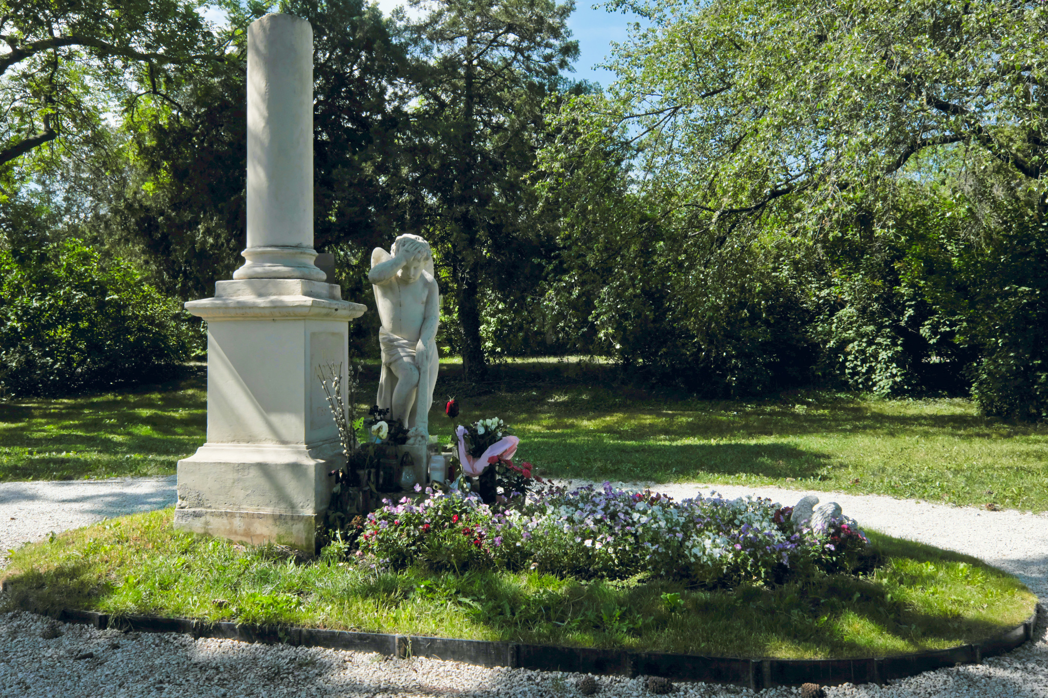 Vienna’s St. Marx Cemetery, Biedermeier style | Fotoeins Fotografie