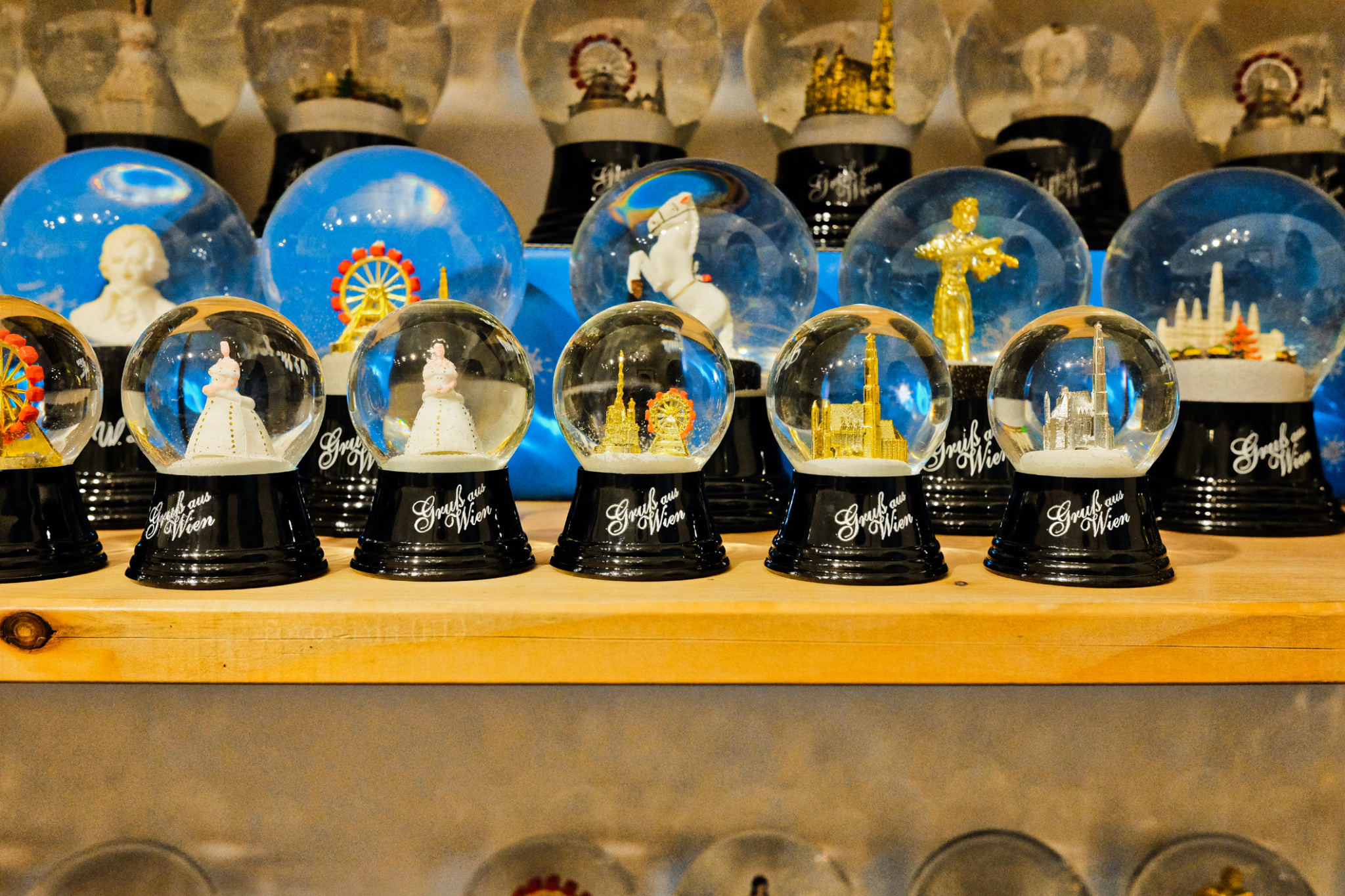 Vienna: snow globes since 1900 | Fotoeins Fotografie